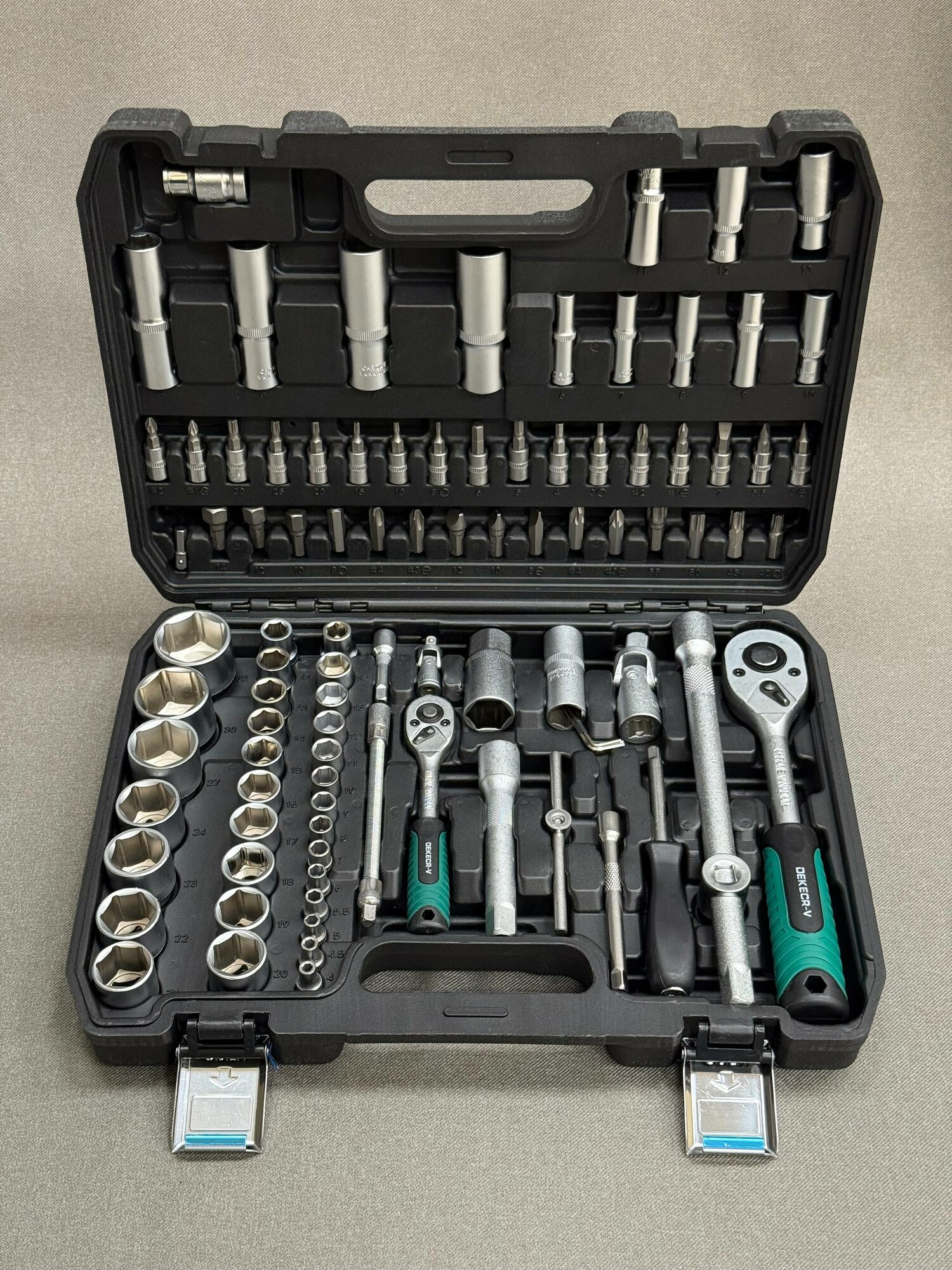 Набор инструментов 94 предмета (1/2" и 1/4" с трещоткой 24 зубца).