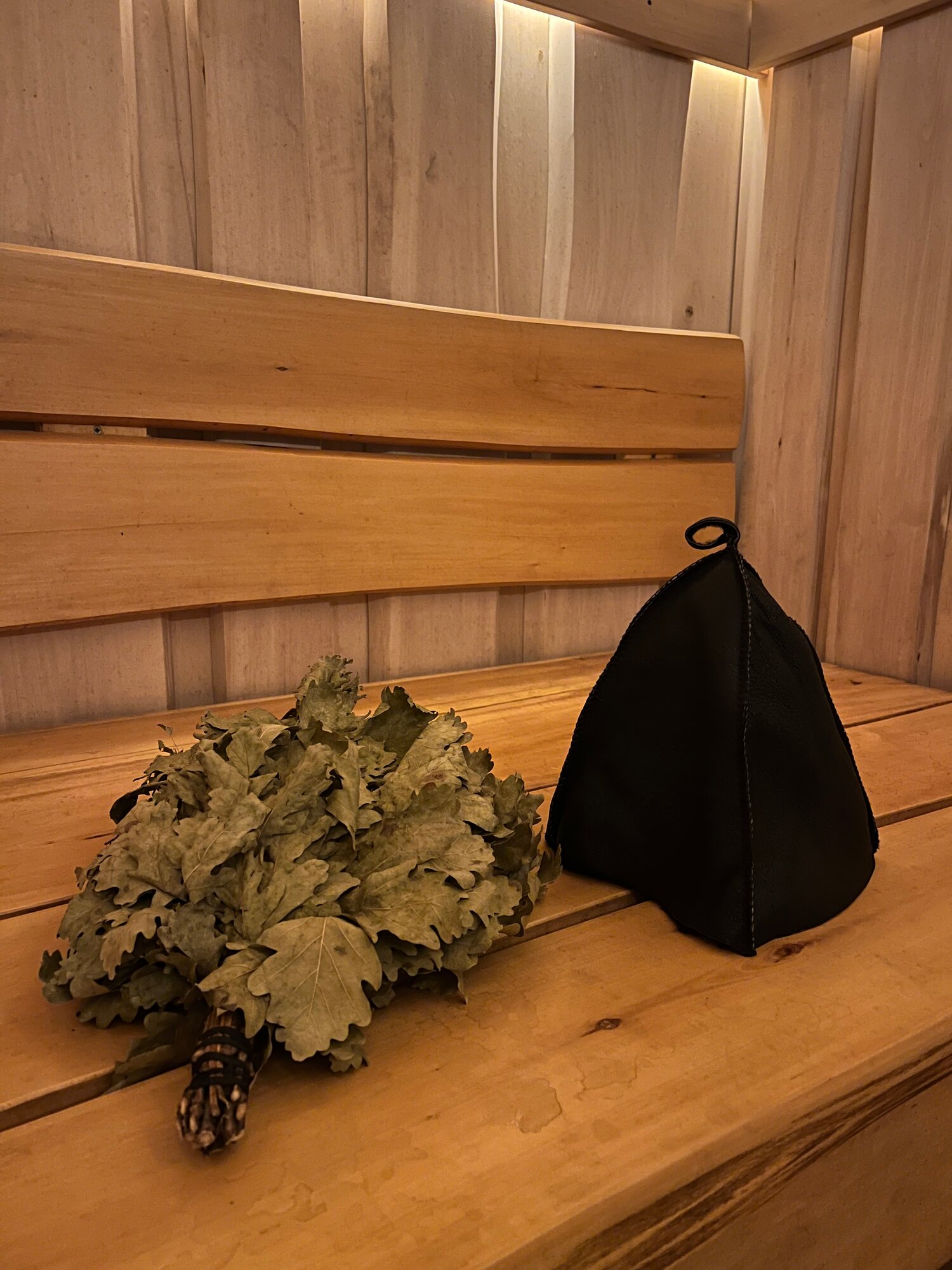 Шапка для бани и сауны из овчины черная