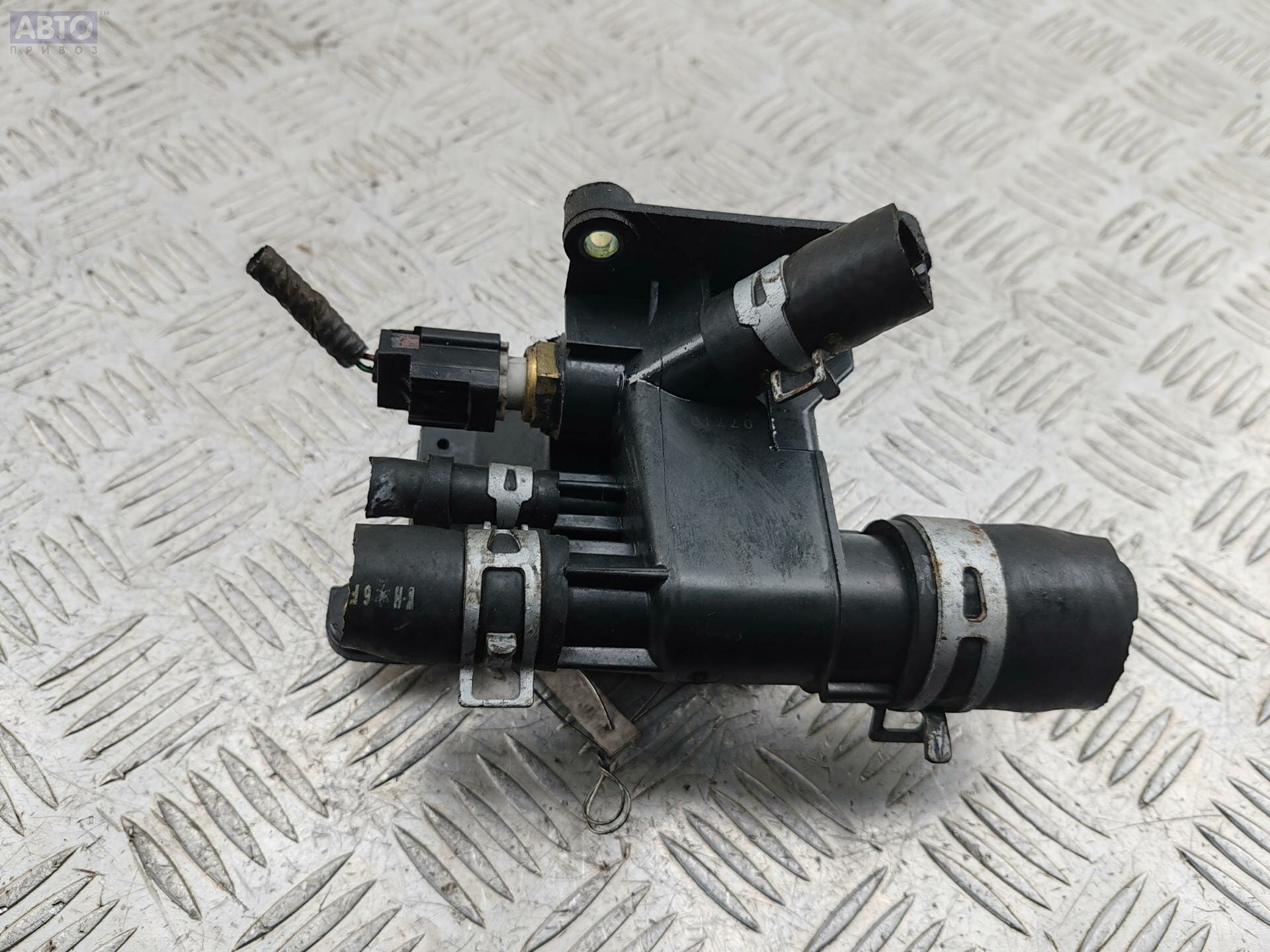 Фланец (тройник) системы охлаждения Mazda 6 (2002-2007) GG/GY