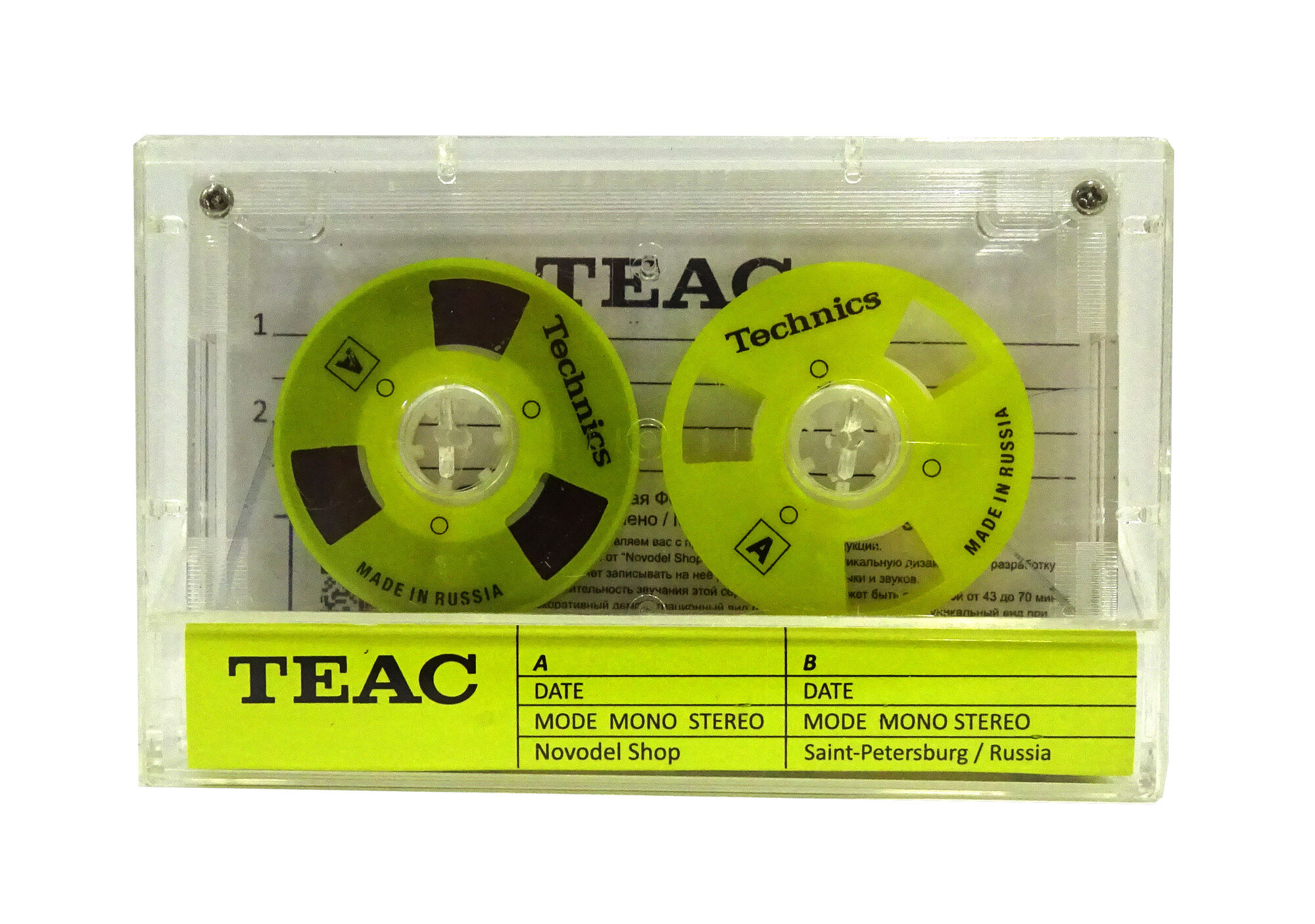 Аудиокассета "TEAC" с жёлтыми катушками и логотипом "Novodel Shop"