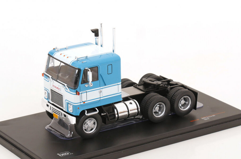 Модель коллекционная IXO Gmc astro 95 1970 blue/white