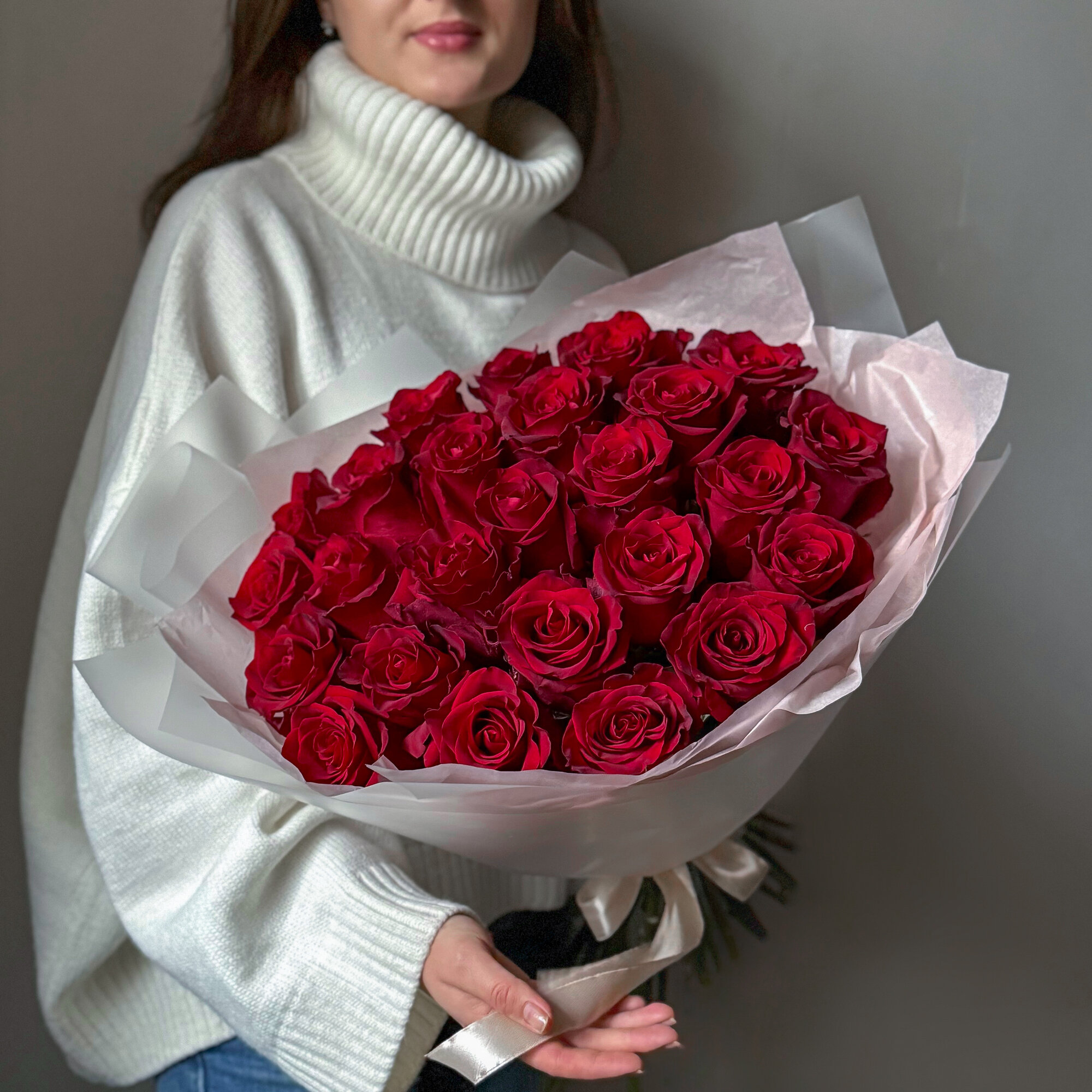 Букет из 25 бордовых роз в авторском оформлении, для любимой, Veresk 867