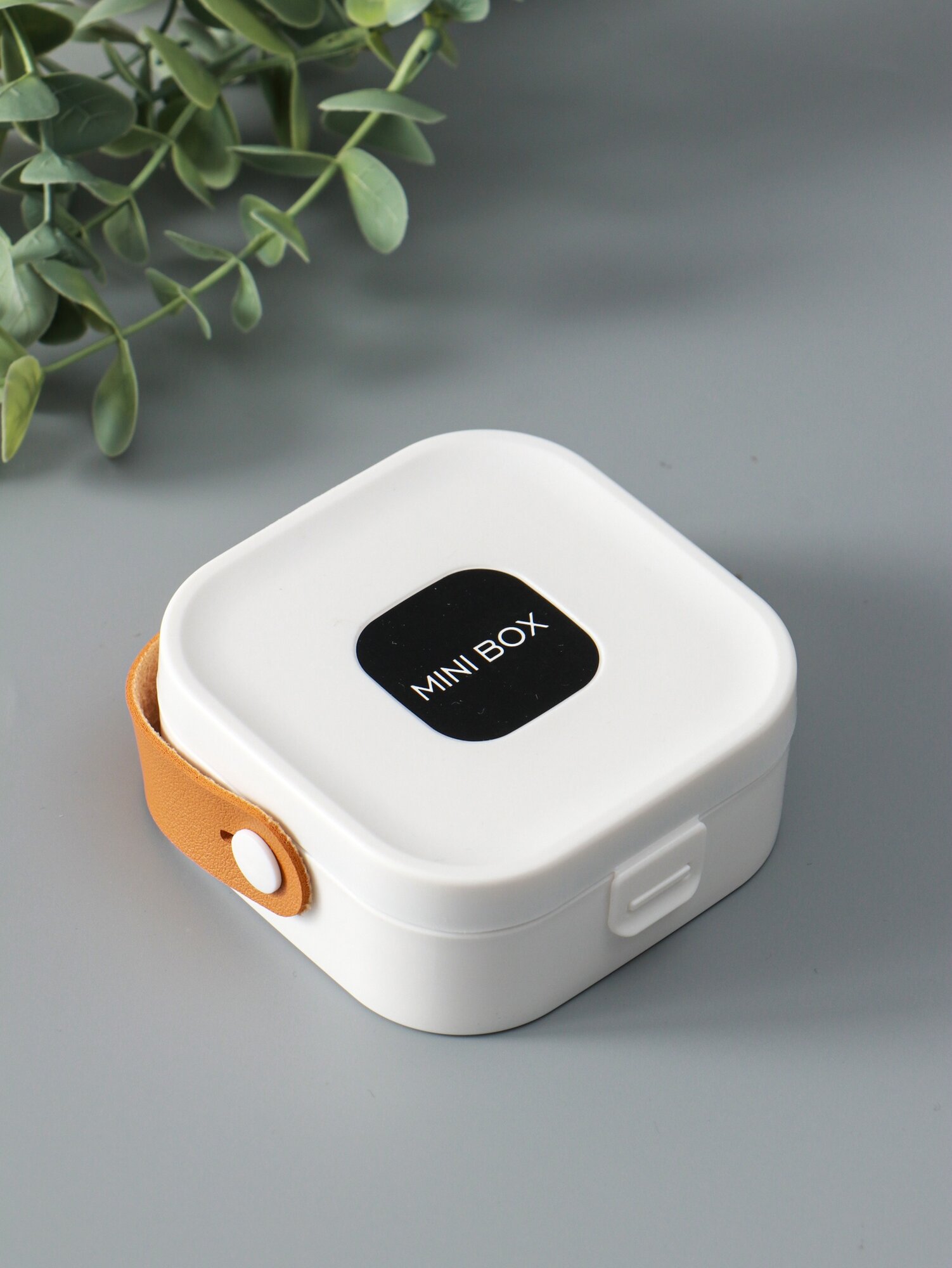 Шкатулка для украшений с зеркалом, с ручкой 3 ячейки, 3 полосы, белый, пластик, 9×9×3.8 см