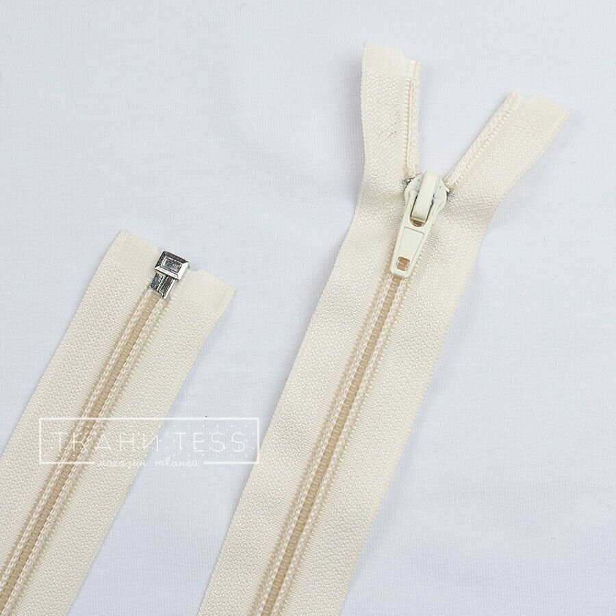 Разъемная молния спираль кремового цвета. Длина 80 см.