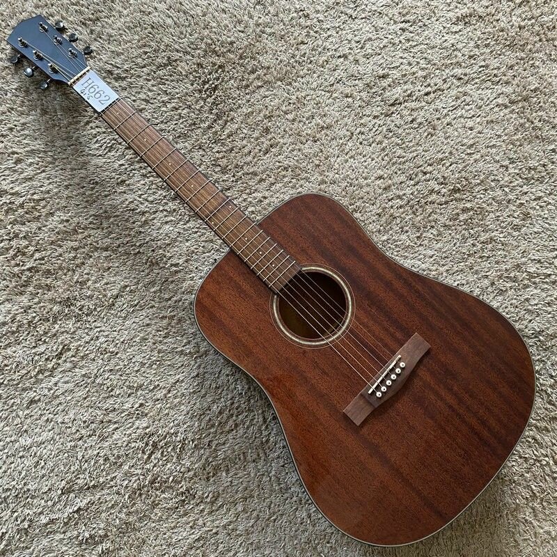 41-дюймовая акустическая гитара (дредноут) с топом из красного дерева, полукруглый корпус, незначительные дефекты