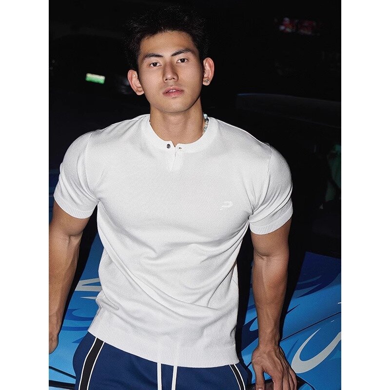 Мужской трикотажный свитер в американском стиле с воротником хенли, застегивающимся на одну пуговицу, с короткими рукавами, летняя облегающая спортивная вышитая футболка, демонстрирующая мускулатуру и фитнес-короткие рукава, Белый, размер：XL