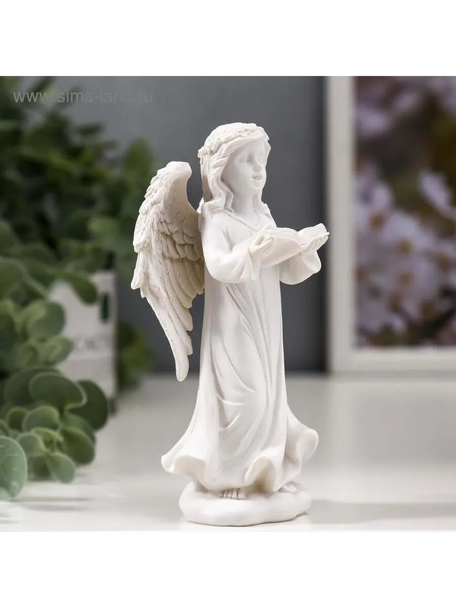 Энергия защиты: ангел-хранитель с книгой