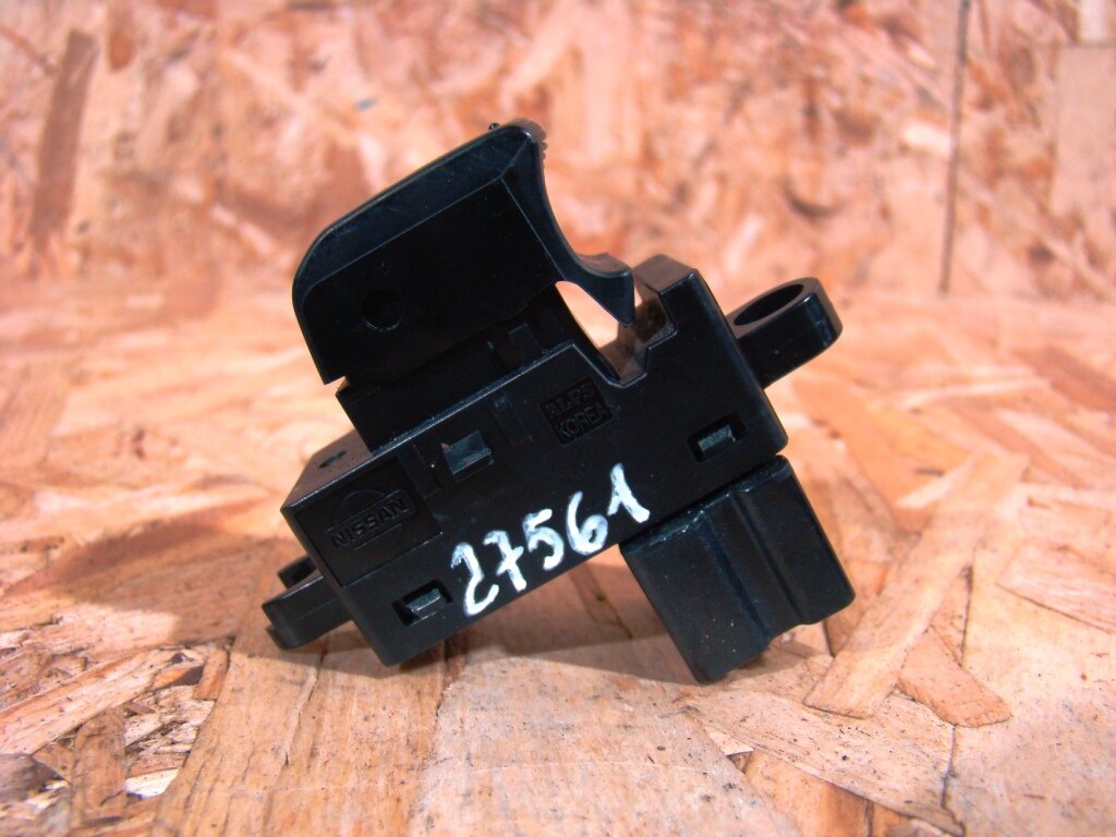 Nissan Note E11 Кнопка стеклоподъемника 25411ED00B