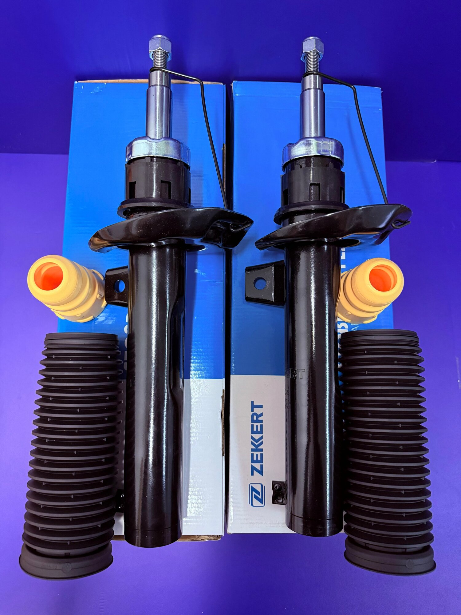 Пара передних амортизаторов с пыльниками и отбойниками Zekkert Германия на Volkswagen Tiguan 2007-2015гг. Стойка, амортизатор на Фольксваген Тигуан
