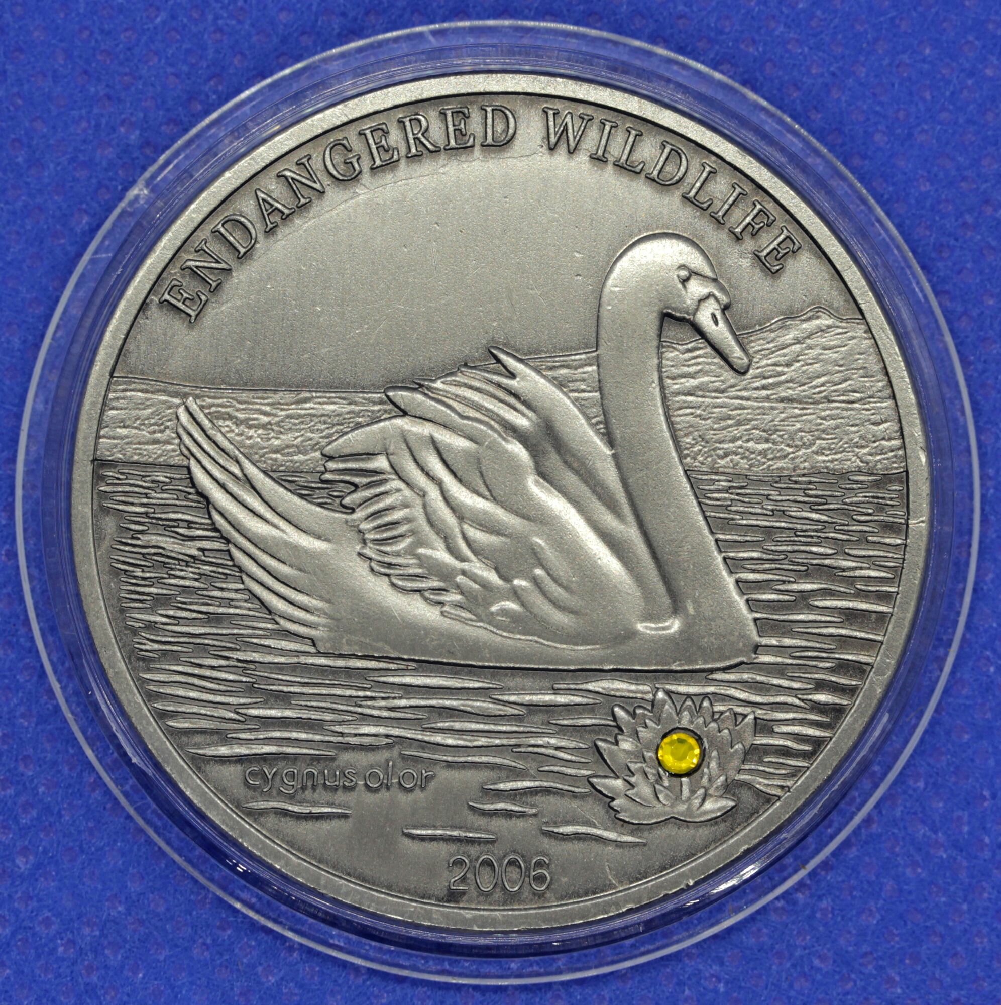 Монета 500 тугриков 2006 Лебедь Монголия Фауна Цветные глаза. Копия монеты
