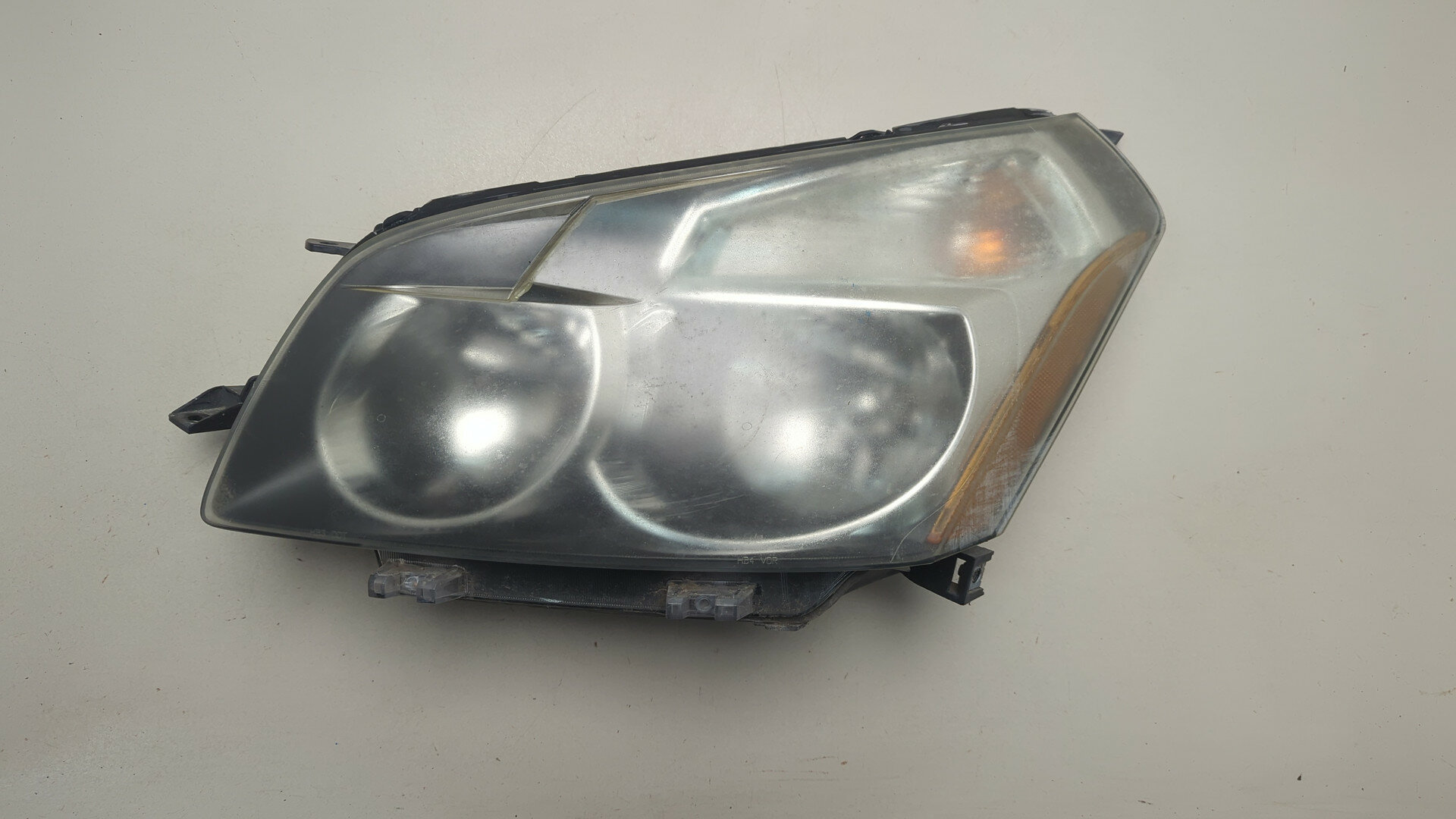 Фара (передняя) левая Pontiac Vibe 2 Б/У