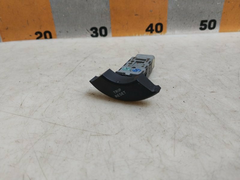 Б/У TRIP Кнопка SsangYong Actyon 2007 CJ 475727 SSANG YONG арт. 8525009111