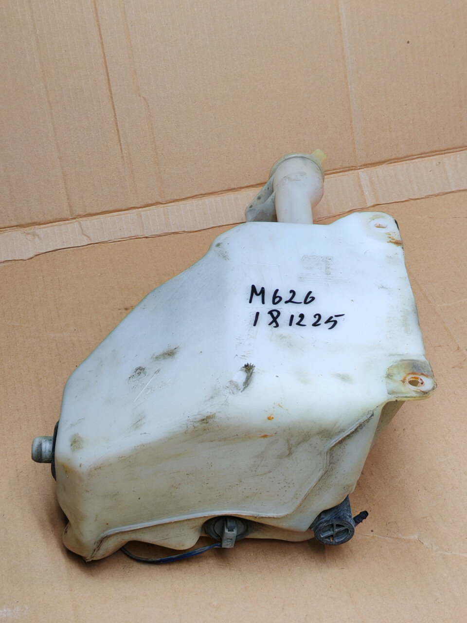 Бачок омывателя Mazda 626 GE седан