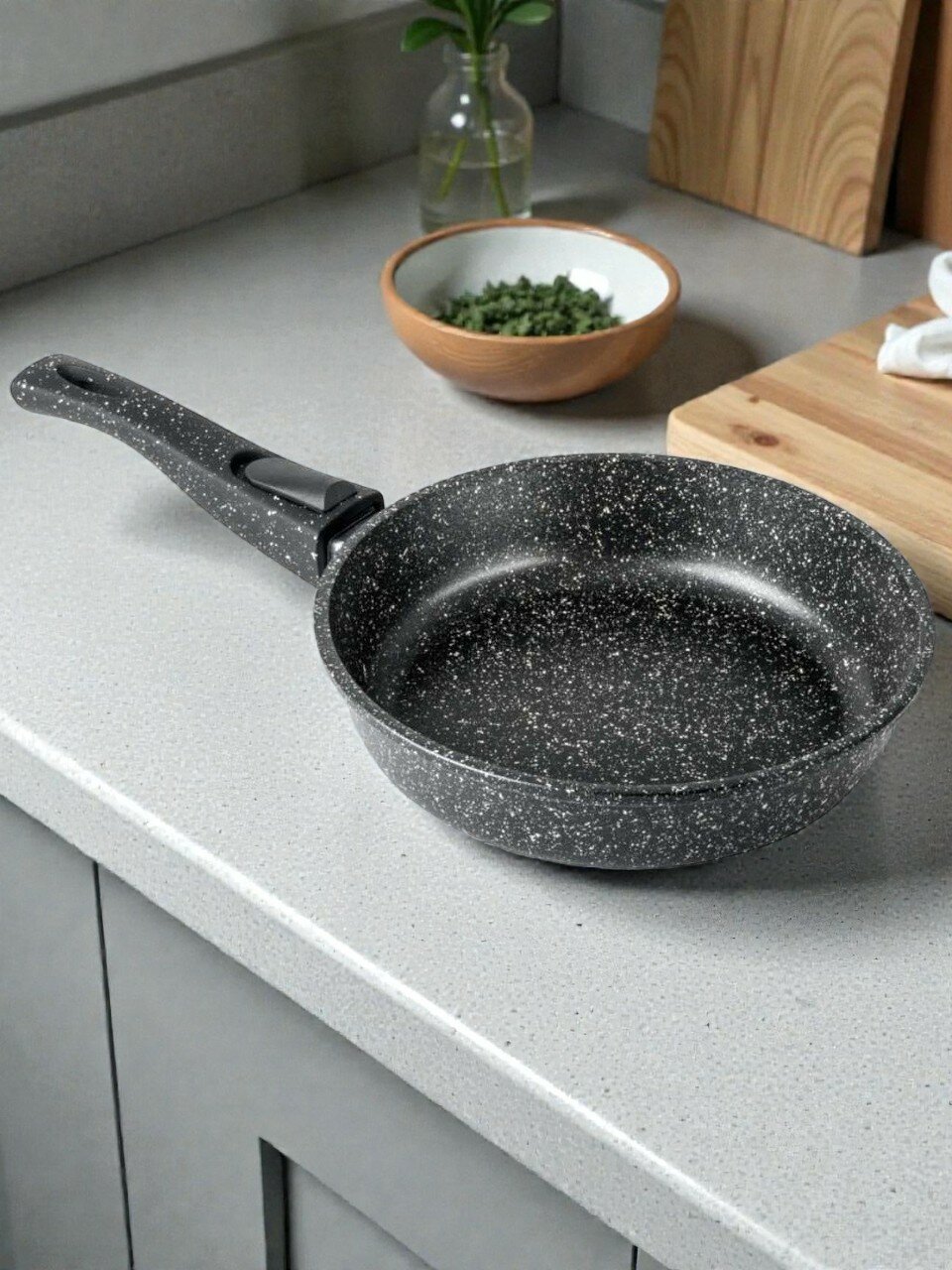 Горница Сковорода антипригарная из алюминия 22 см, съемная ручка, Гранит