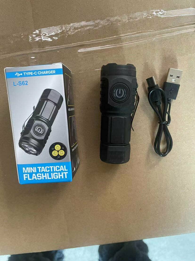 Трехглазый маленький монстр яркий фонарик супер яркий мини портативный светодиодный многофункциональный зарядный дом на