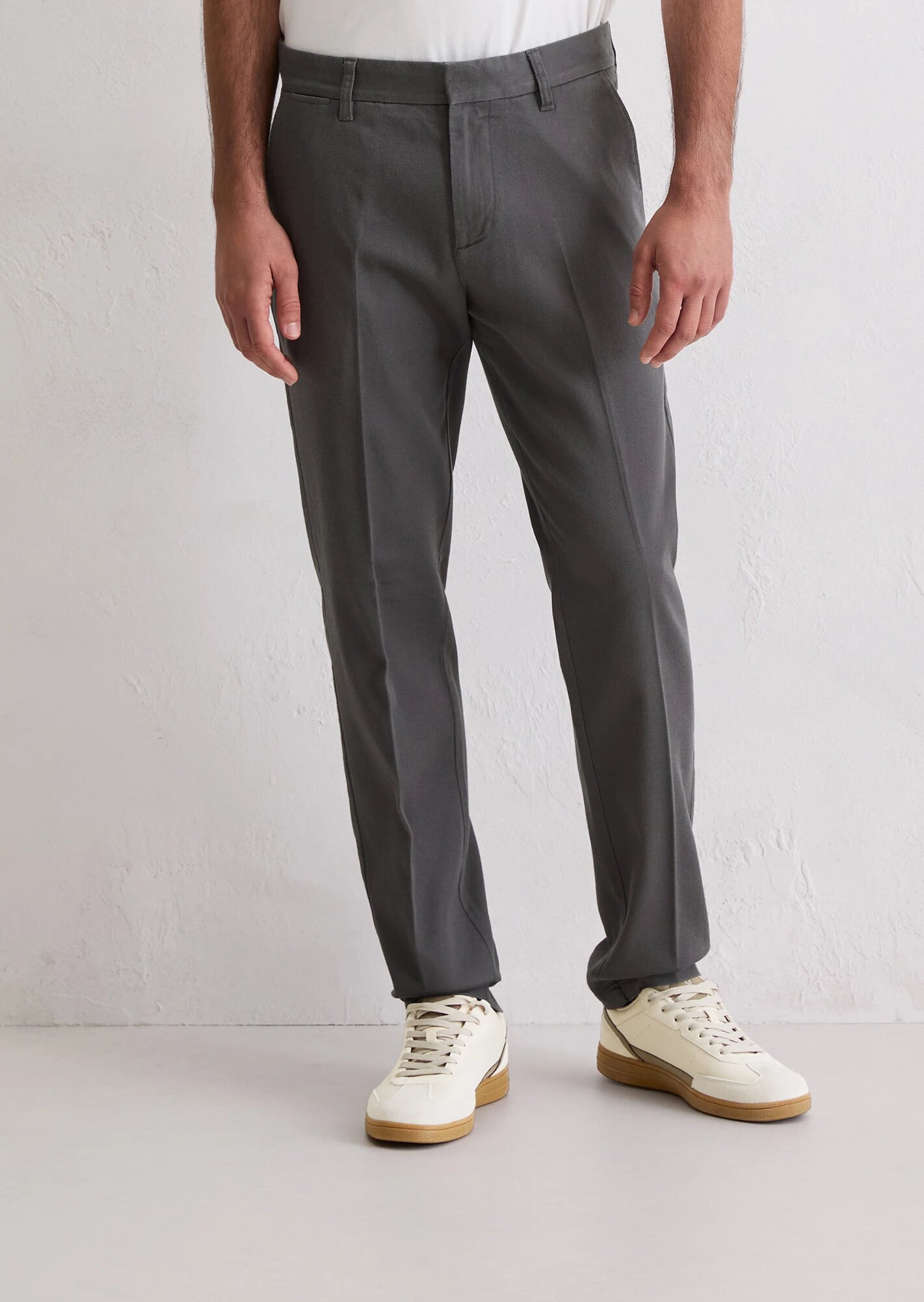 Брюки чинос