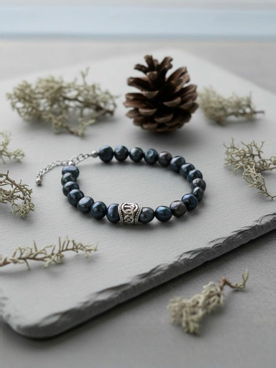 Авторский браслет-оберег из черного жемчуга с руной