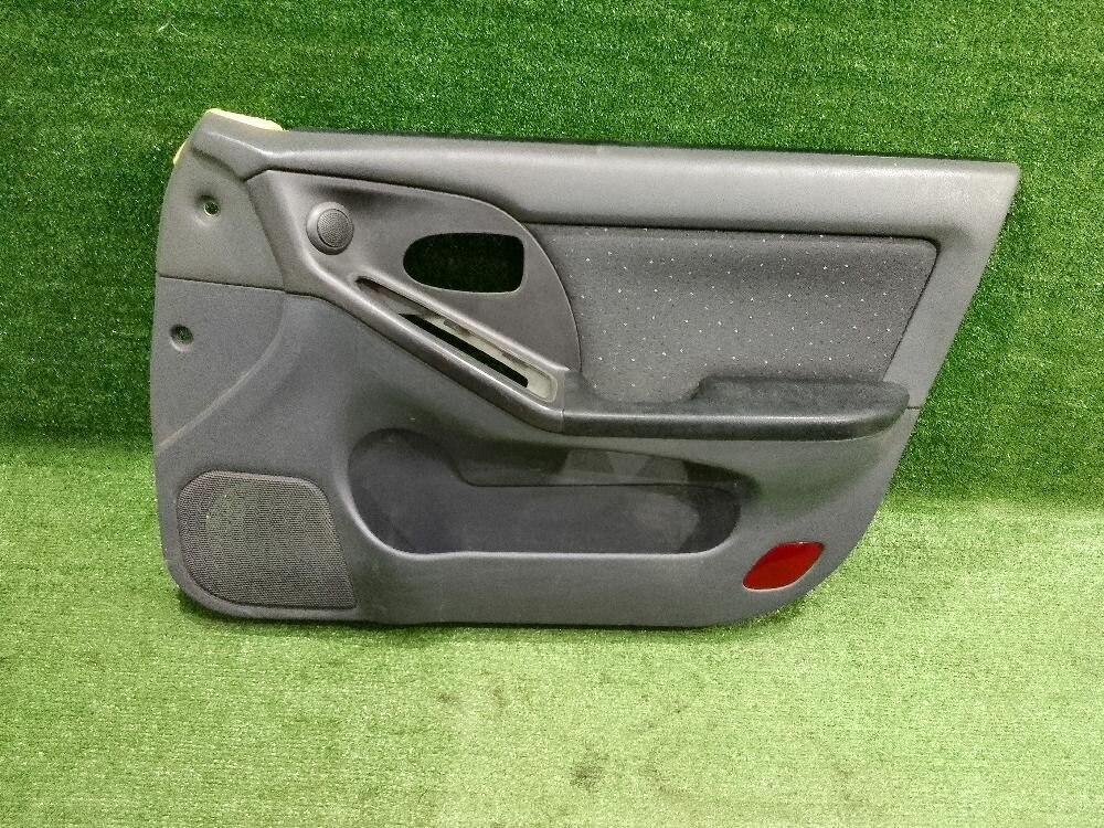 Обшивка двери передняя правая Hyundai Elantra III Б/У с пробегом