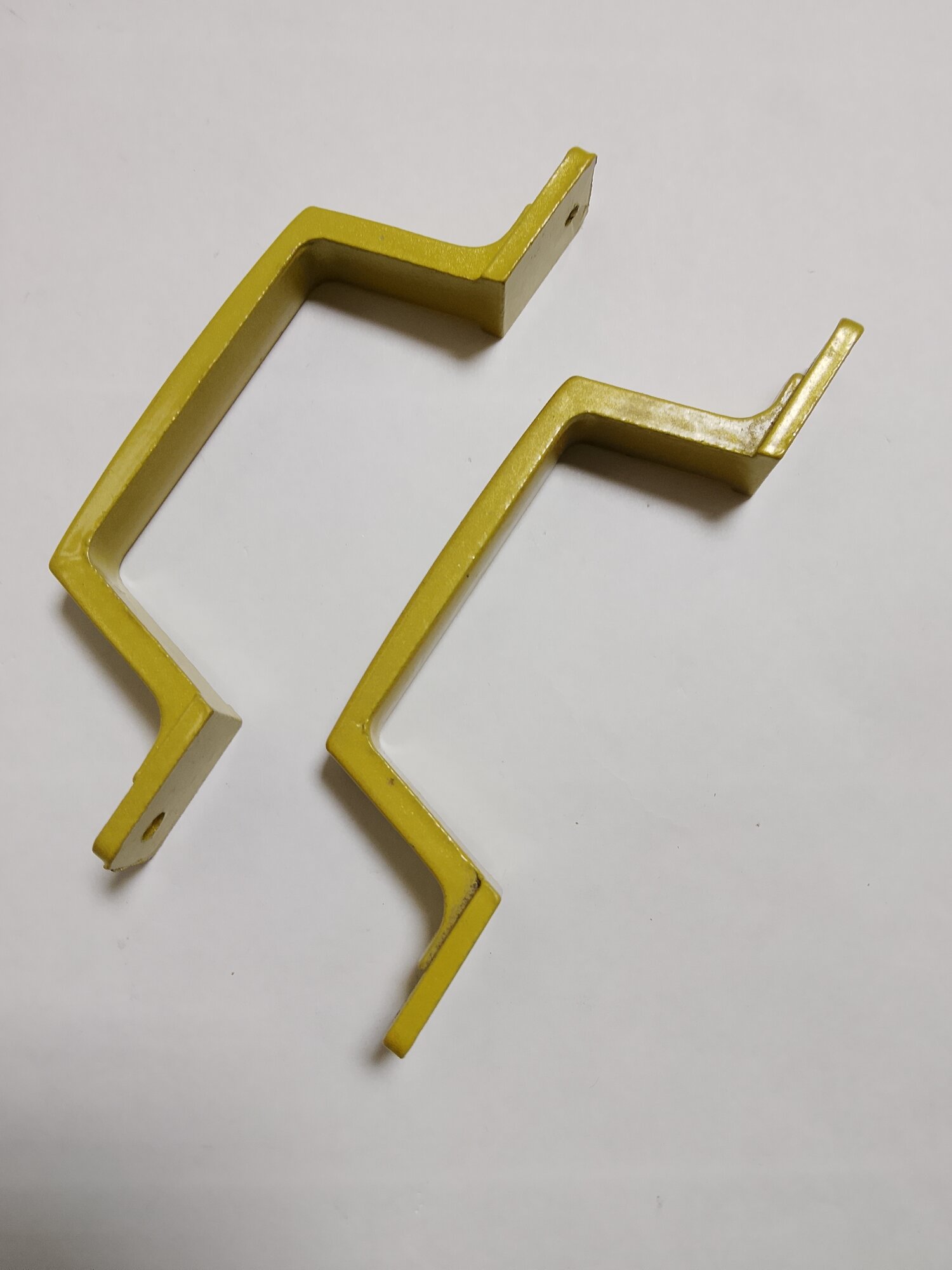 Ручка - скоба дверная , цвет золотистый, в комплекте 2 штуки, высота ручки 30 мм.
