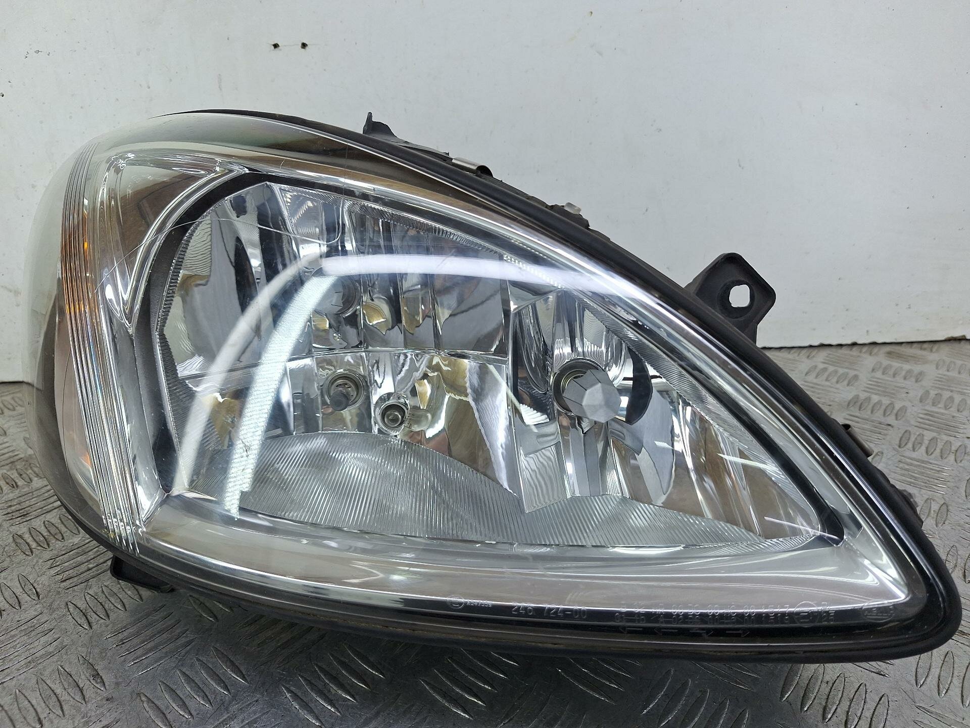 Фара правая Mercedes-Benz Vito W639 2010 24672400