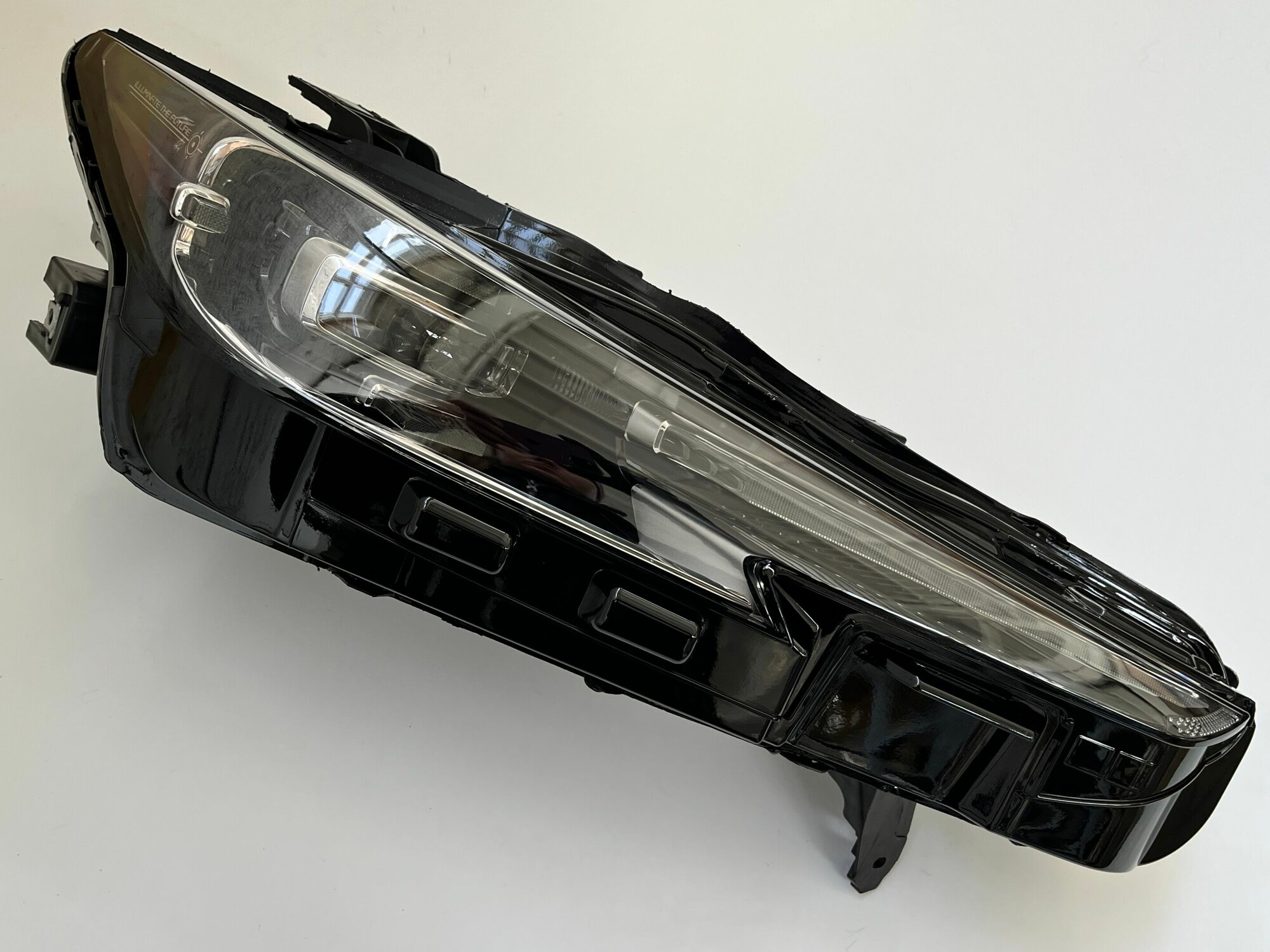 Фара правая Changan UNI-K [2.0 16V 8AT внедорожник 4X4 Turbo] CD569F2805010201