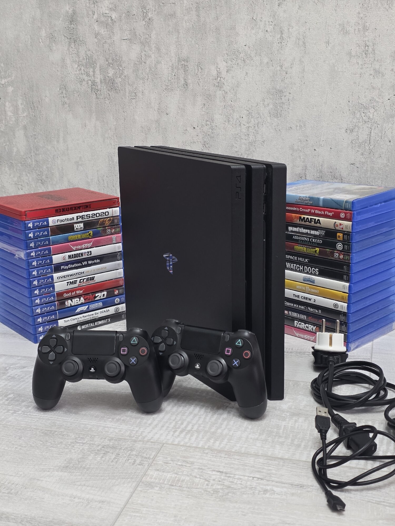Игровая приставка: Sony PlayStation 4 Pro + 2 геймпада [Б/У]