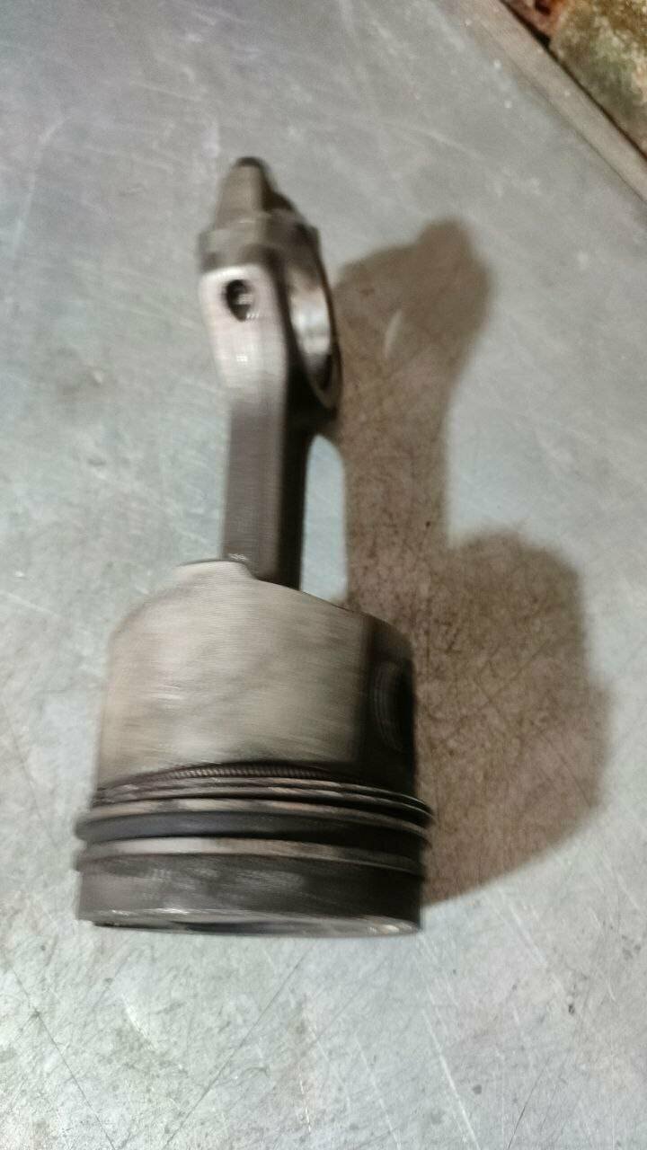 Поршень шатун Renault Scenic 1998