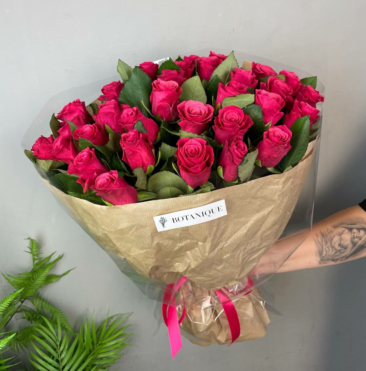 Букет BOTANIQUE "31 Роза 50 см" живые цветы, дизайнерская упаковка