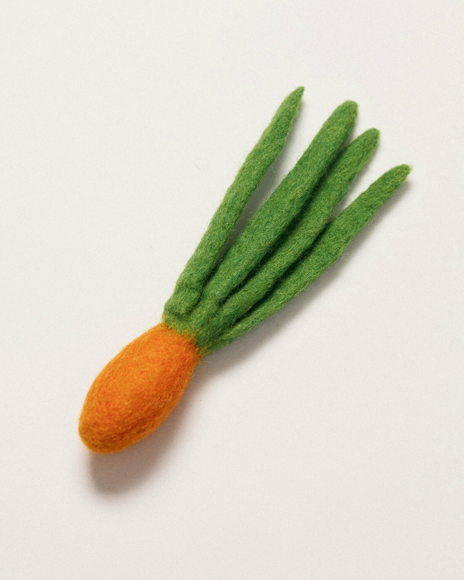 Игрушка "Маленькая морковь", ручная работа, 100% натуральная шерсть, NOVEM