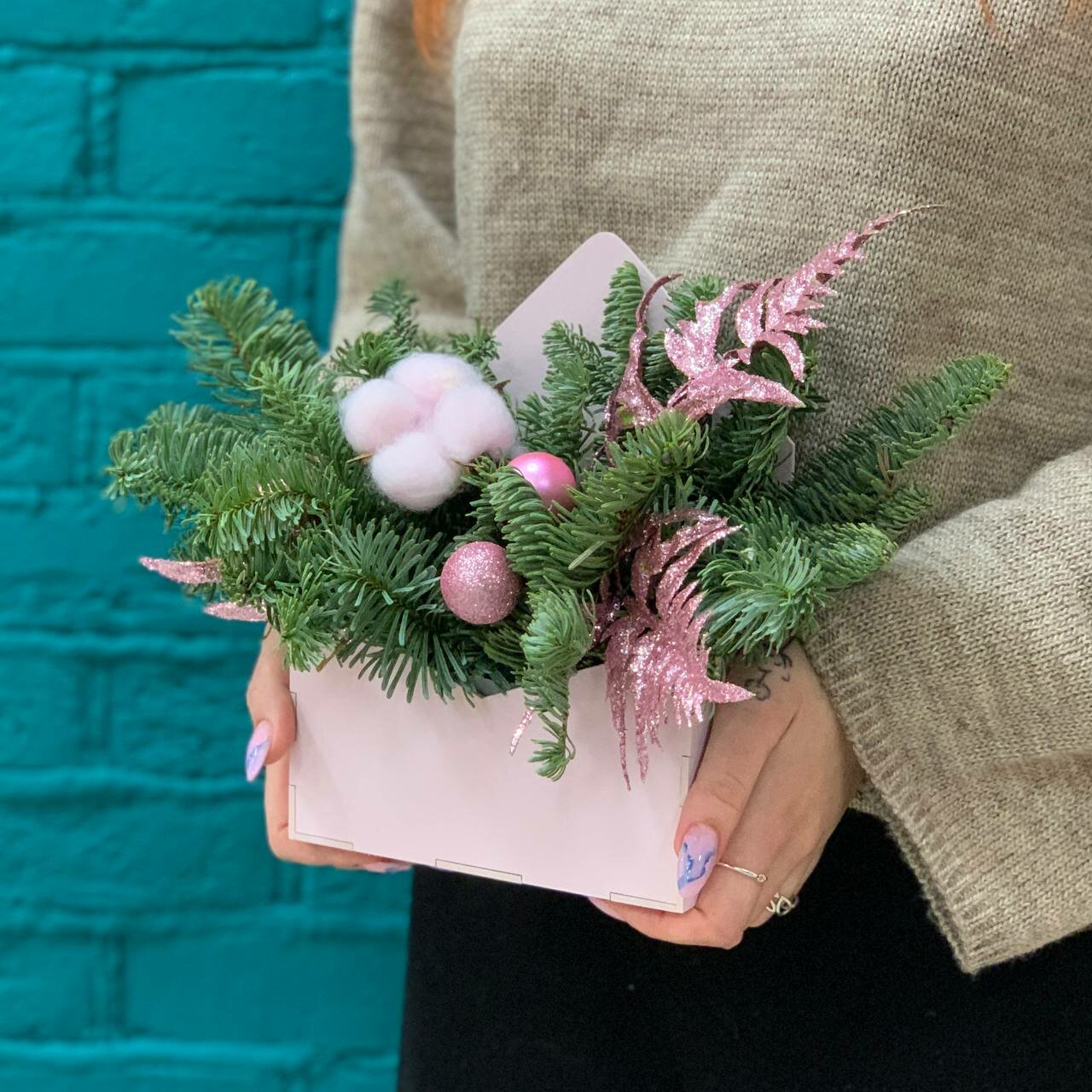 Композиция новогодняя из нобилиса и хлопка