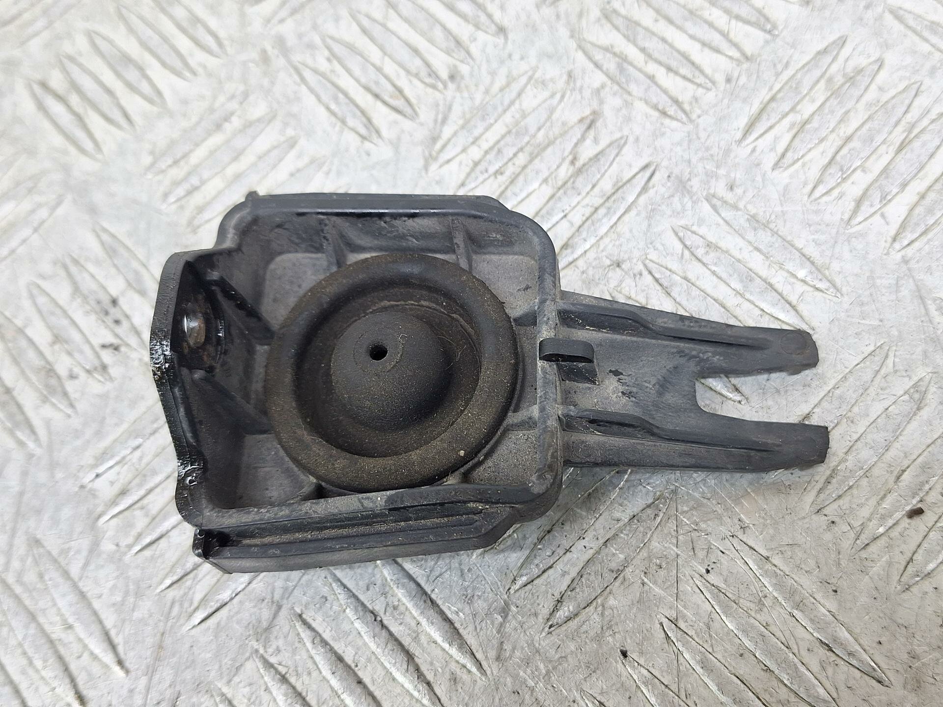 Кронштейн (крепление) радиатора Hyundai H1 Grand Starex 2008 253334H000