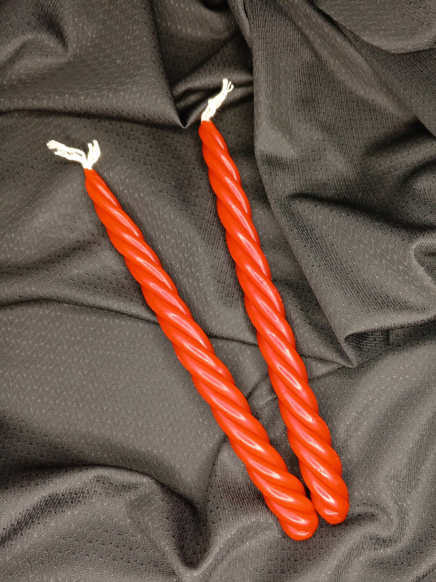 Магическая скрутка из 4 свечей красная