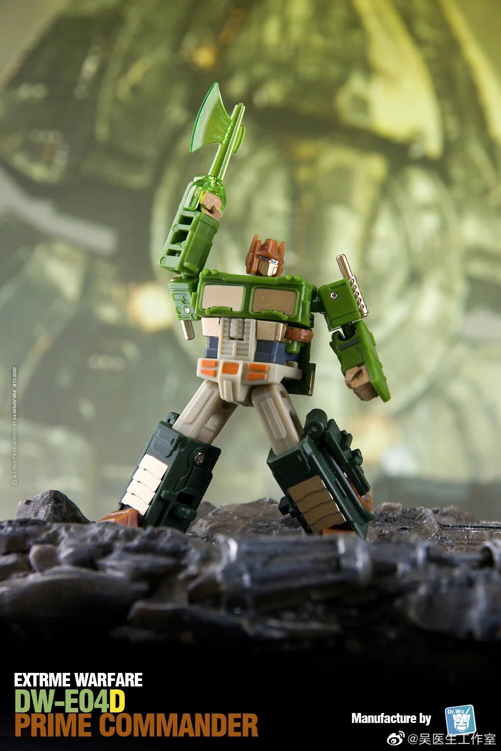 Фигурка Optimus Prime DW-E04 Battle Damage Version — фото 1