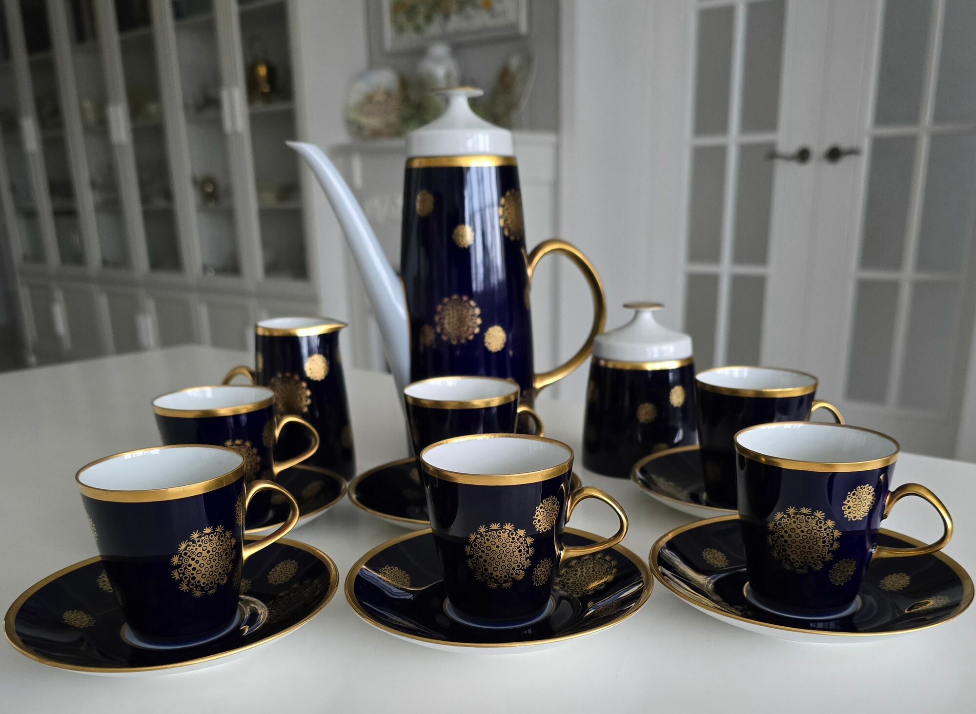 Старинный кофейный сервиз