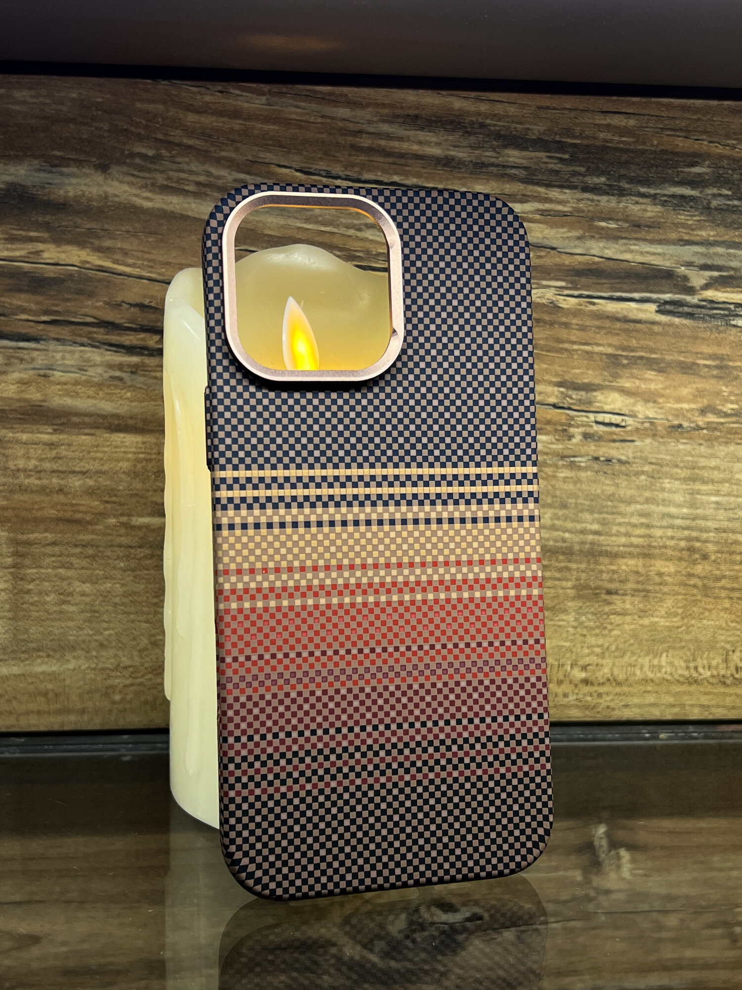 Чехол на iPhone 15 Pro Max / Поддержка беспроводной зарядки / Orange Sunset / Дизайн под карбон
