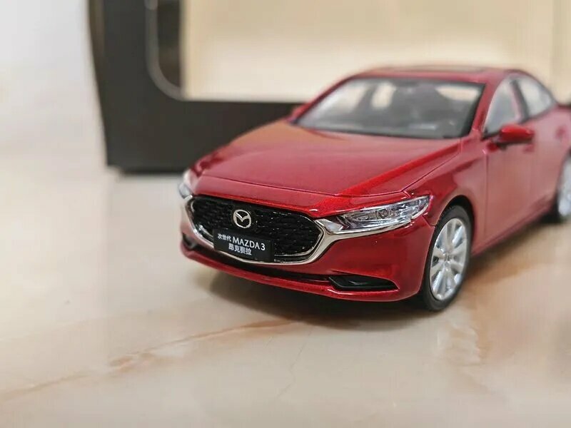 Коллекционные Модель автомобиля Мазда3 Axela металлическая модель 1:43 Mazda3 Axela