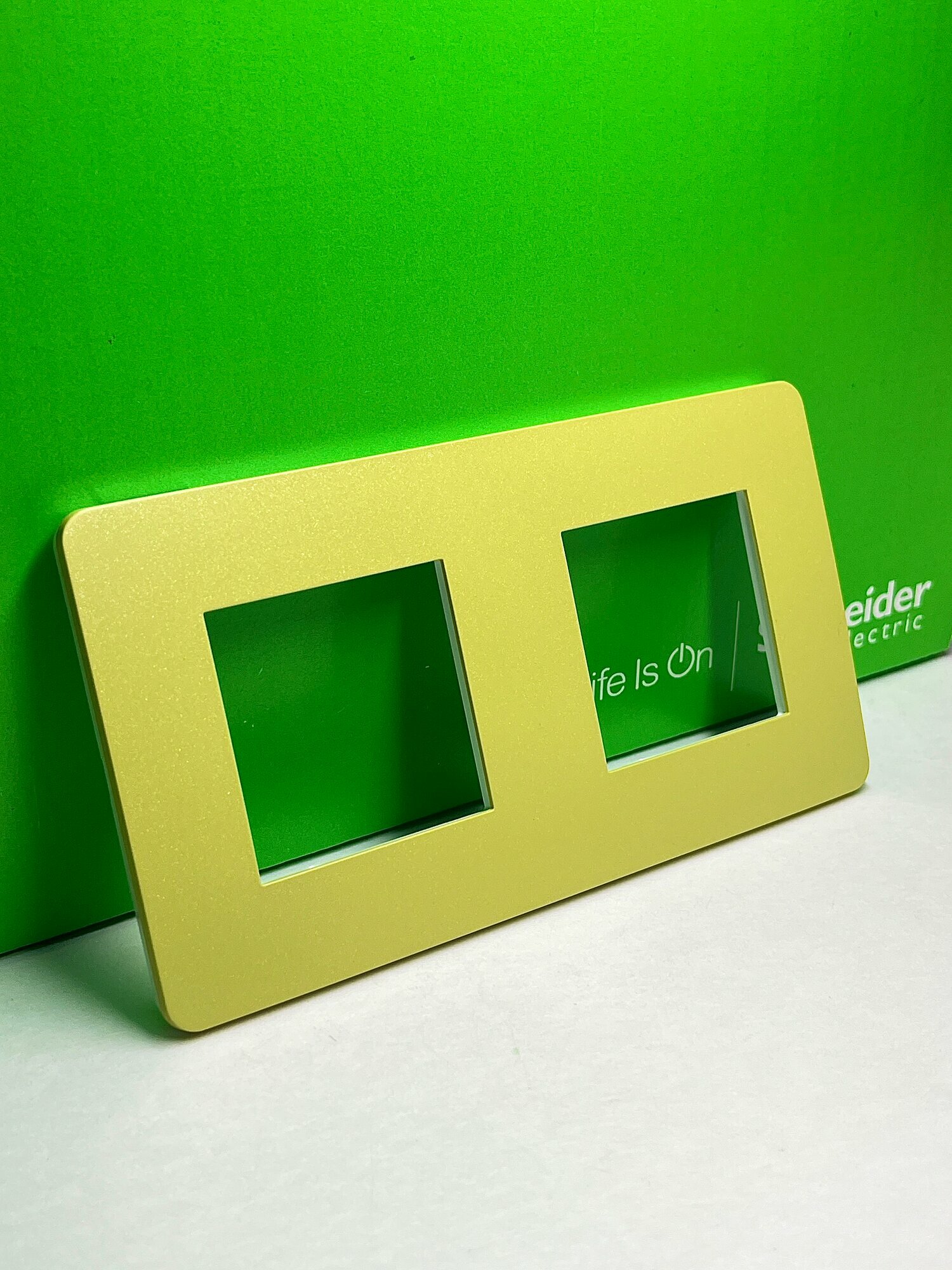 Рамка 2 пост универсал Unica Studio Color зеленое яблоко/белый Schneider Electric NU280411