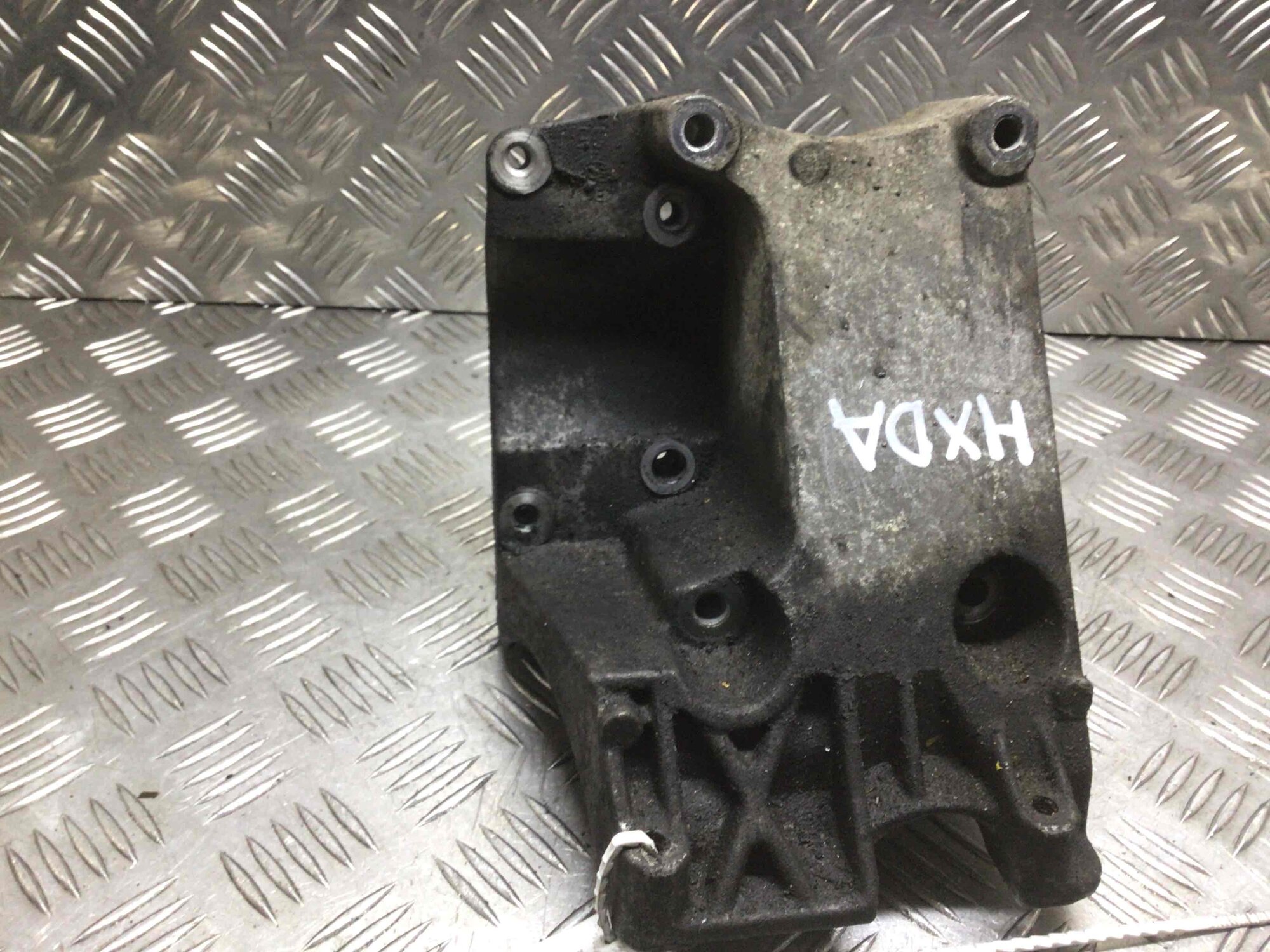 Б/У Кронштейн компрессора кондиционера Ford Focus 2 поколение (2005-2008) 2007 г.