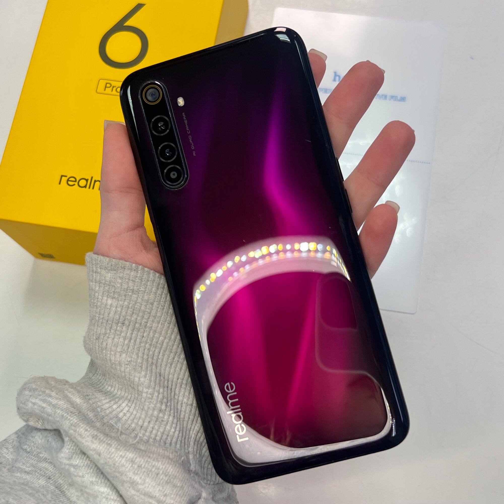 Oppo REALME 6 PRO 6/128 Gb Red (Qualcomm Snapdragon 720G, NFC, 2Sim, без 5G), состояние "Хорошее", GL