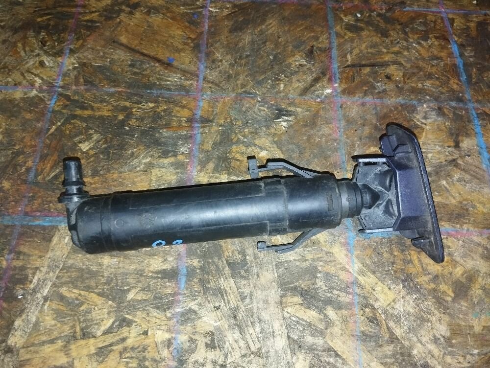 Форсунка омывателя фары Фольксваген Пассат Б7 Б/У с пробегом