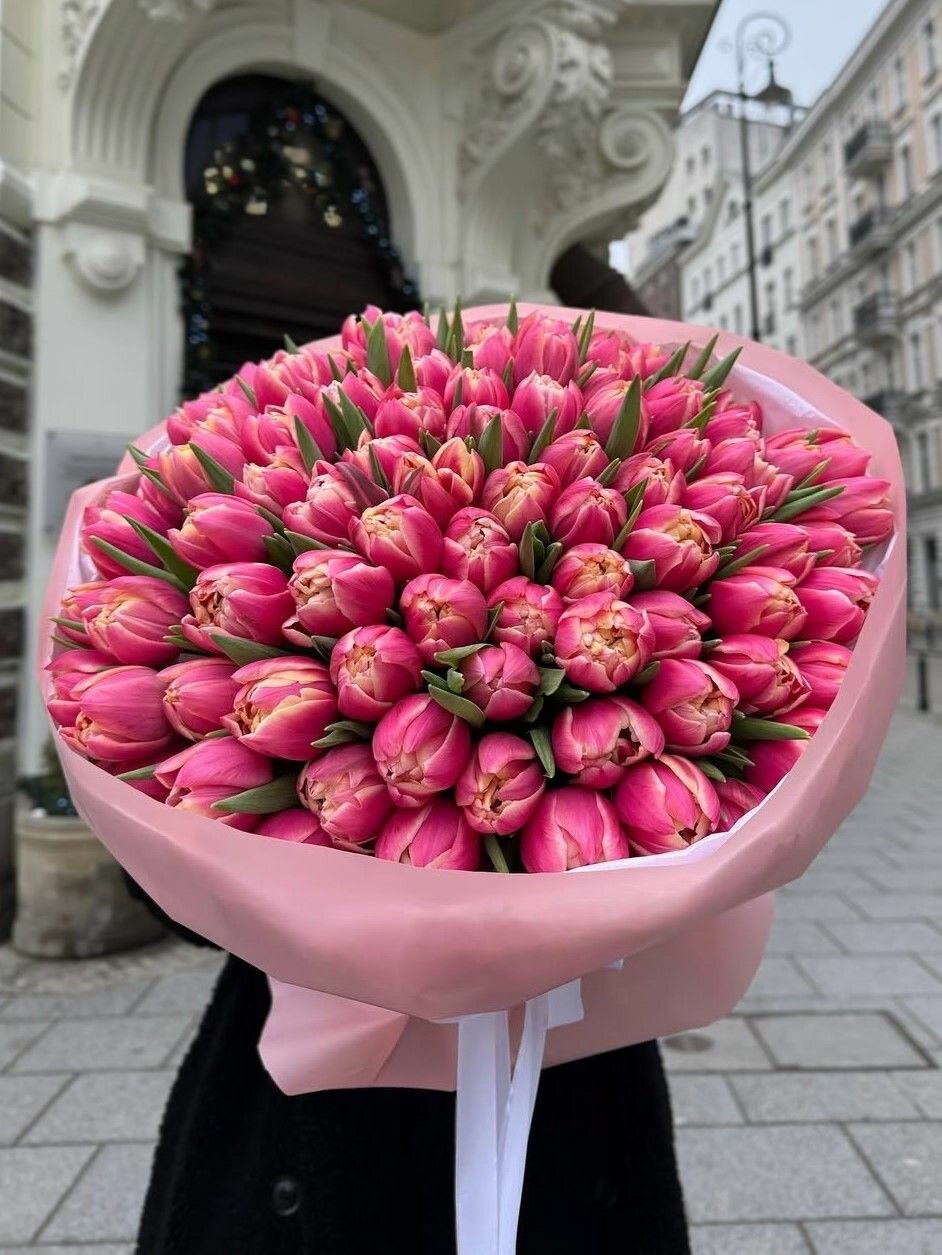 Букет из ранункулюсов и незабудок