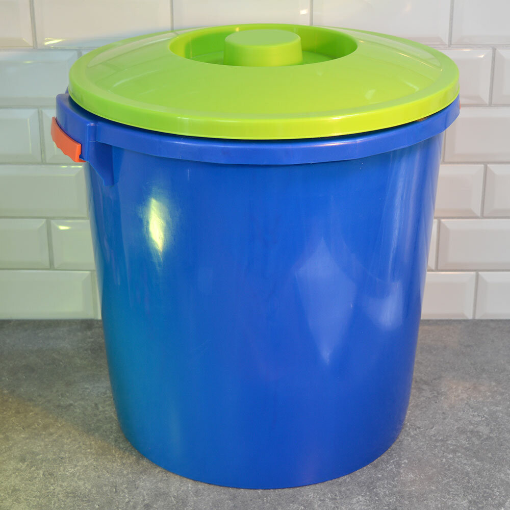 Бак пищевой 45л с крышкой, пластиковый, цвет в ассортименте, с ручками