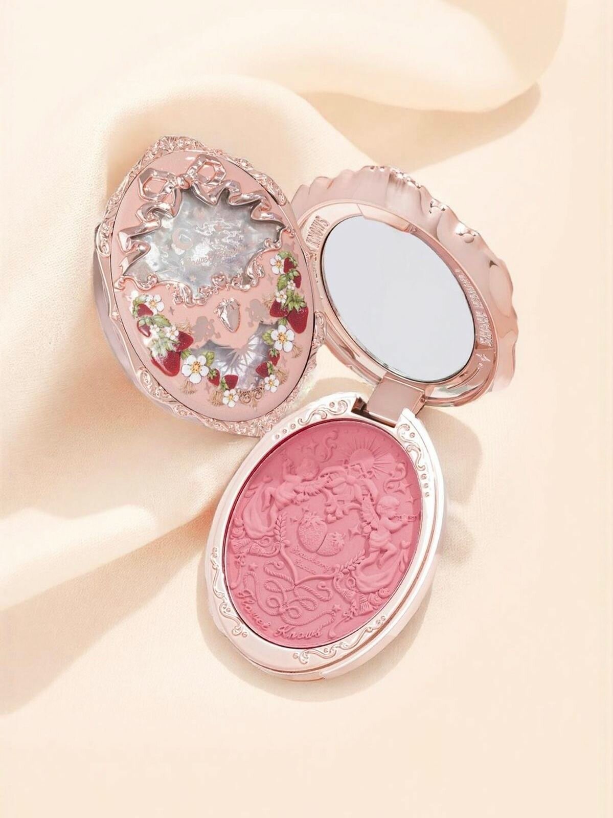 Румяна Flower Knows "Strawberry Rococo", рассыпчатая текстура, матовый финиш, светло-розовые. Натуральный румянец.