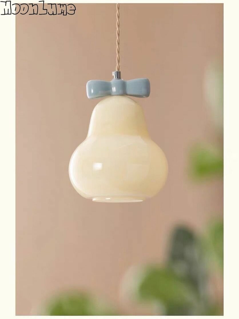 Маленькая люстра из французского стекла с бантом из сиднейского стекла