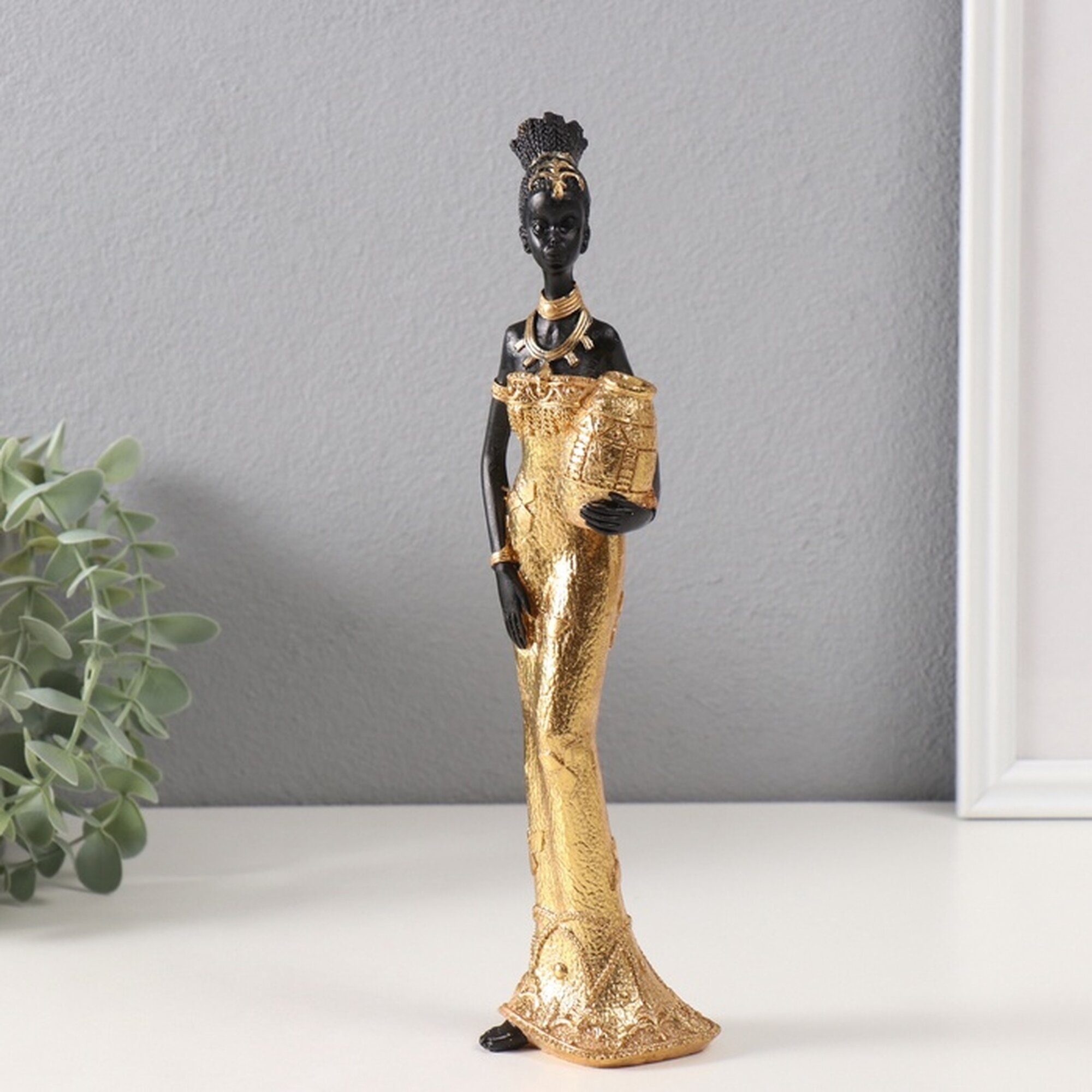 Фигурка полистоун «Африканка Зэмба в золотом платье, с вазой», 5×6×27 см