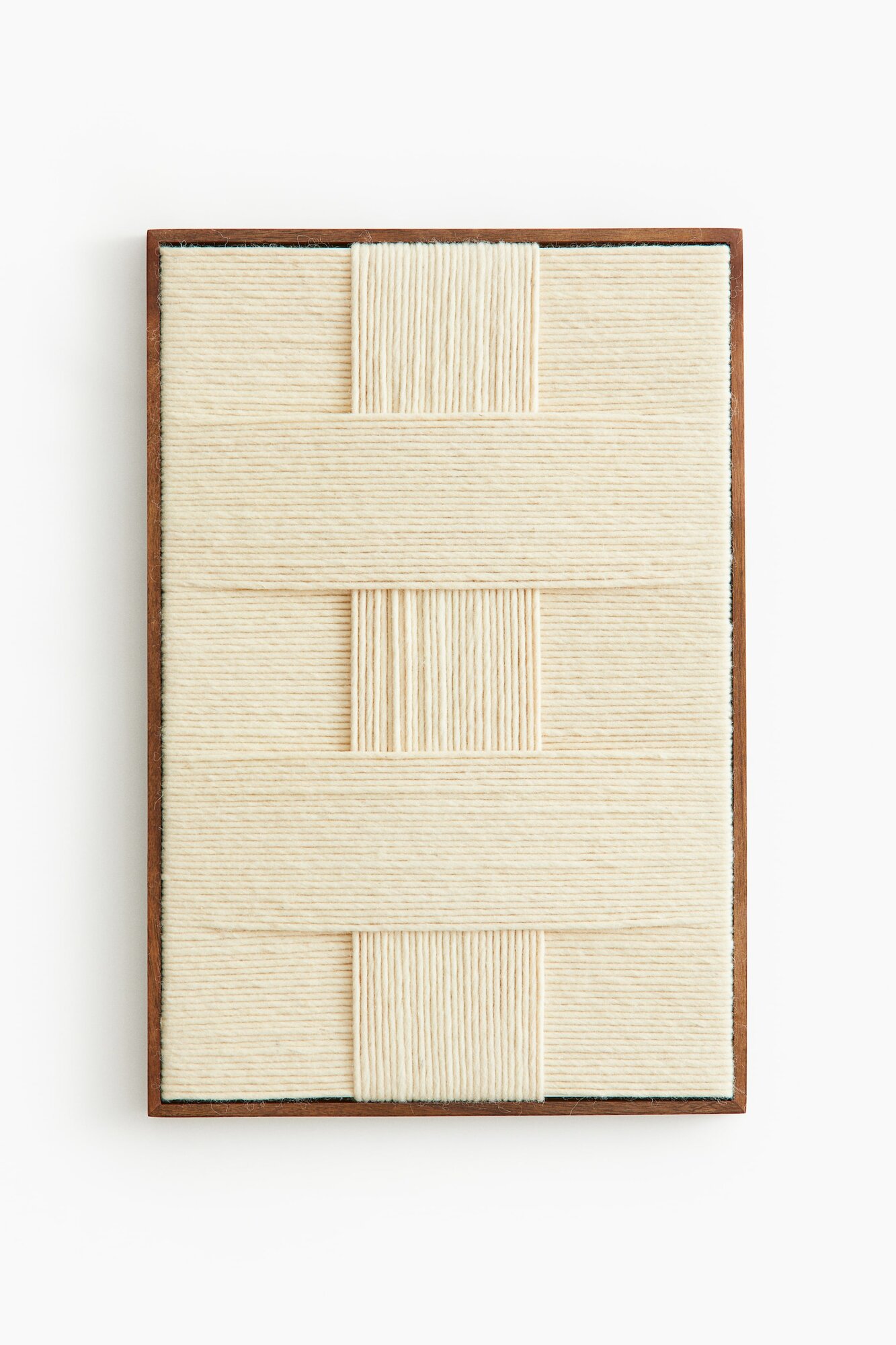 Декор стен с использованием структурированной поверхности H&M Цвет: Бежевый 45x63 см