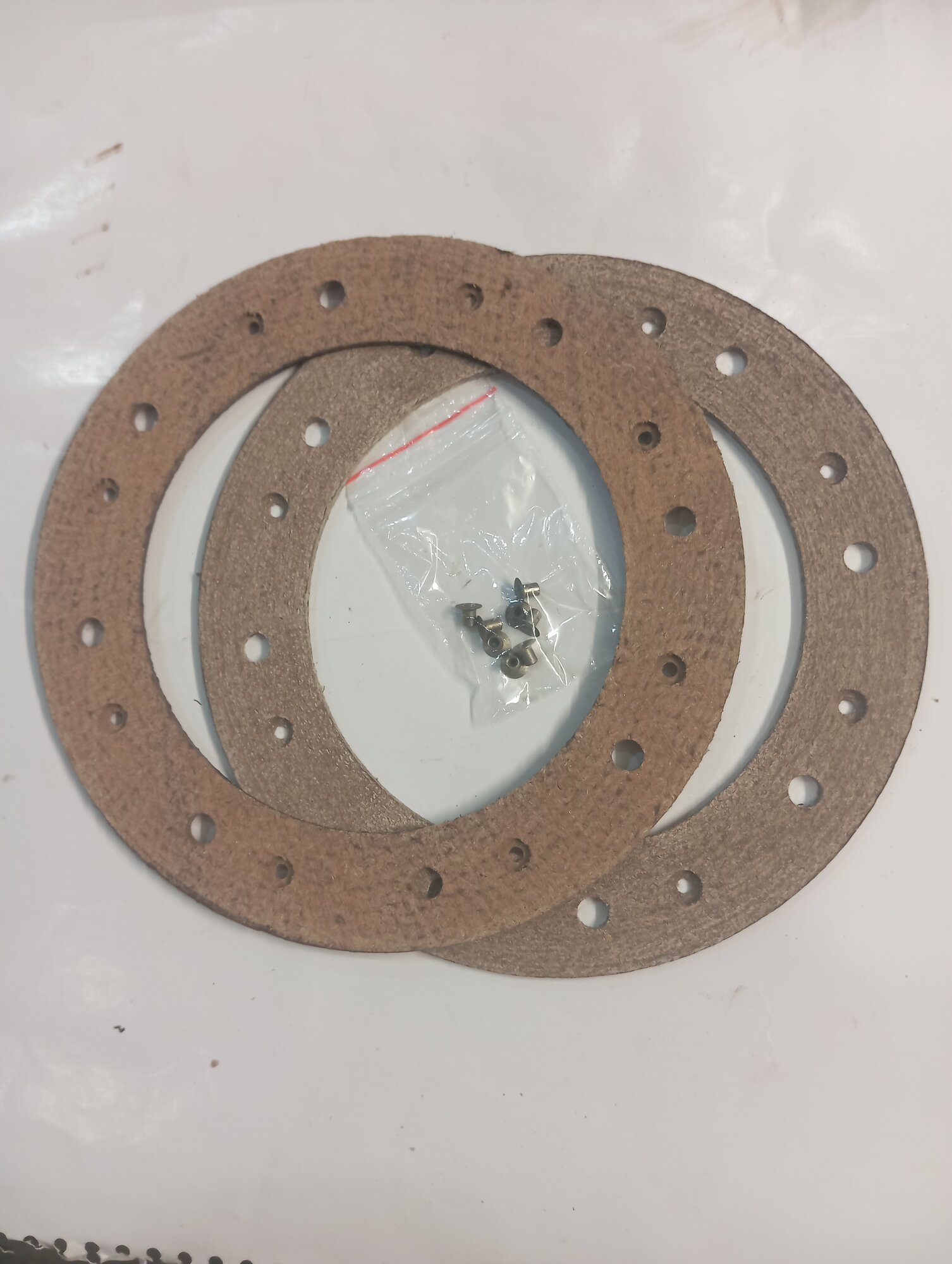 Кт накладок диска сцепления ВАЗ 2108-2115 с заклепками. упаковка 2 шт.