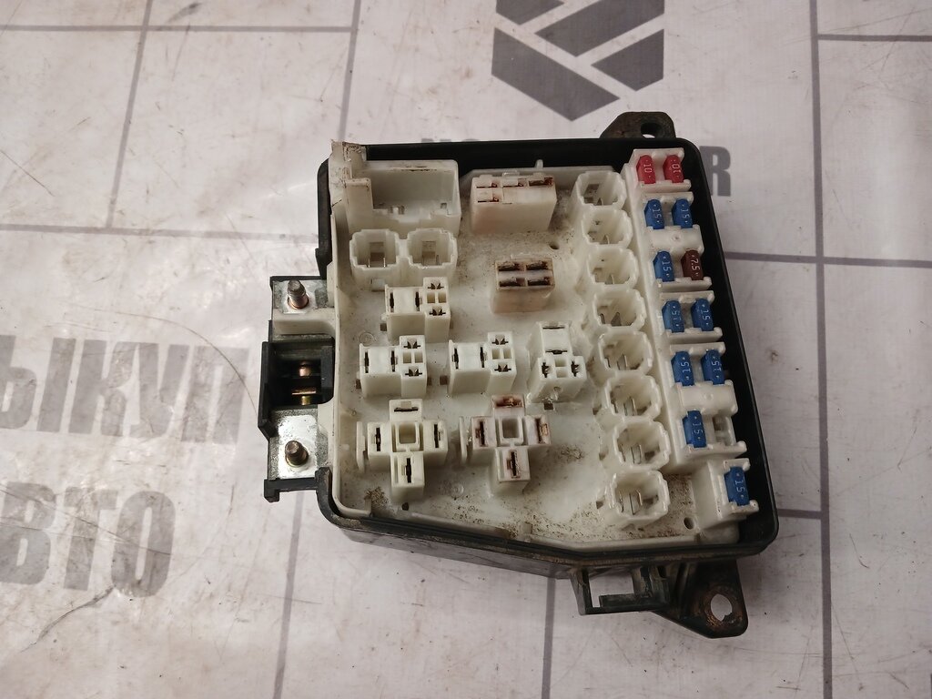 Блок предохранителей Mazda 323 BJ Protege Familia 1998-2002