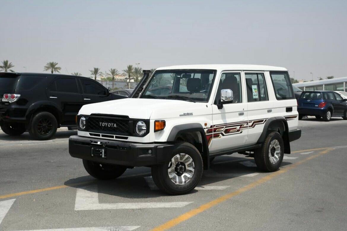 Hi-story LC70 TOYOTA LAND CRUISER A X 2023 Модель автомобиля в масштабе 1:43