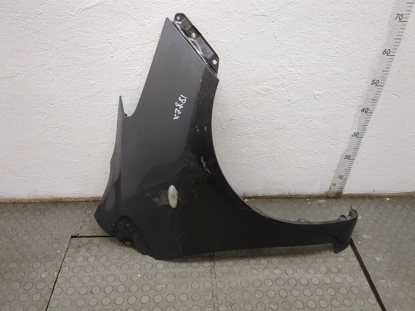 Крыло правое переднее Toyota Yaris Б/У